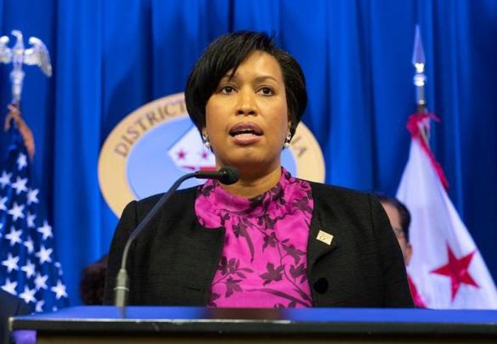 DC Mayor to Texas Gov: 'How dare you send illegals to my city that ...